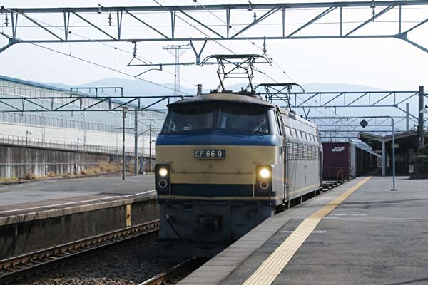 EF669号機一次車貨物列車三島駅駅撮り
